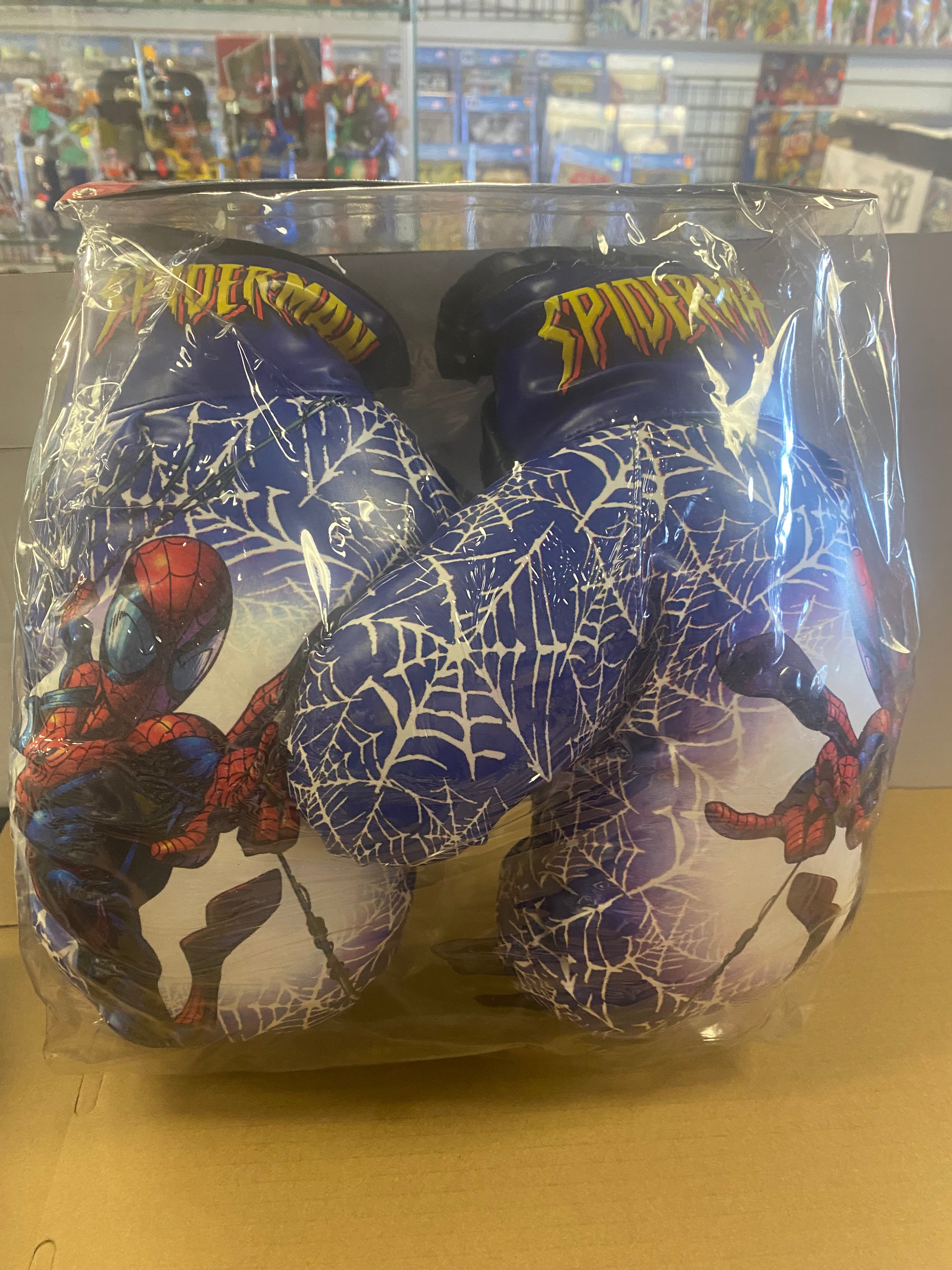 KELLYTOY MARVELS SPIDER-MAN BOXING GLOVES (2004) – One Of Us Comics